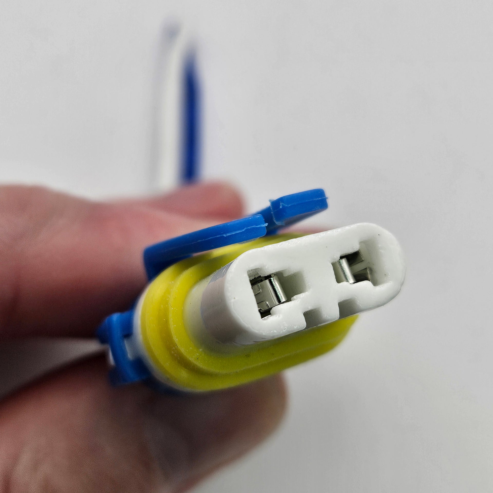 Ceramic H10 HB3 2 Pin Replacement Headlight Connector Plug with Pigtai